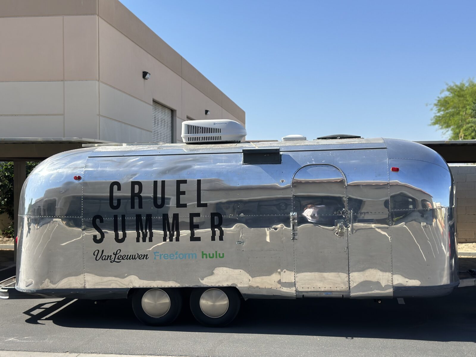 The Airstream Perfect Mobile Pop-up Store The Airstream Perfect Mobile ...